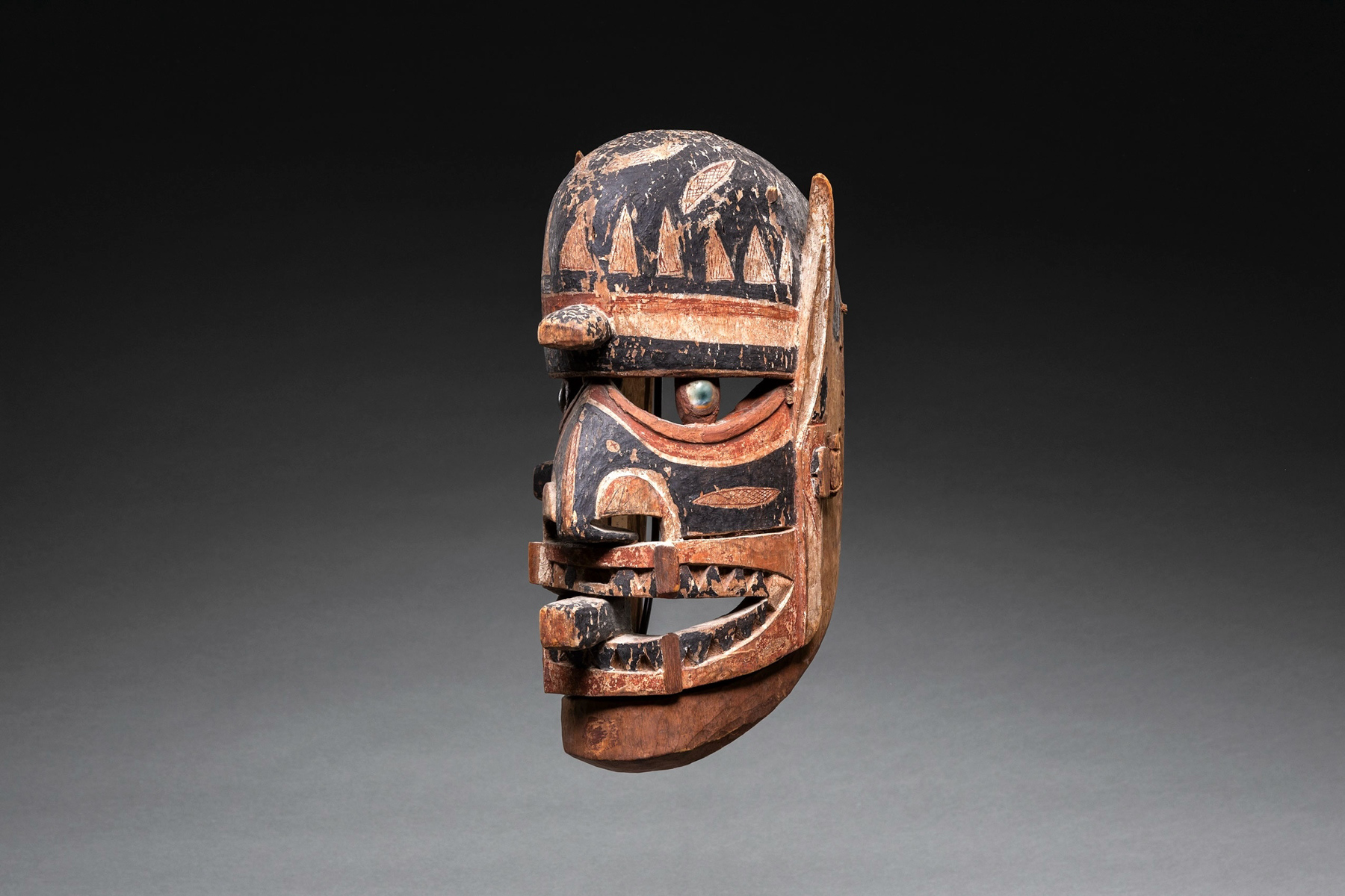 The New Ireland mask of Edward Titchener